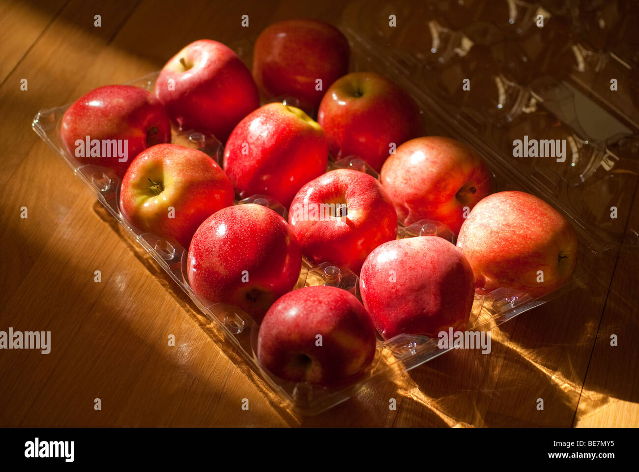 Dozen apples hi-res stock photography and images - Alamy