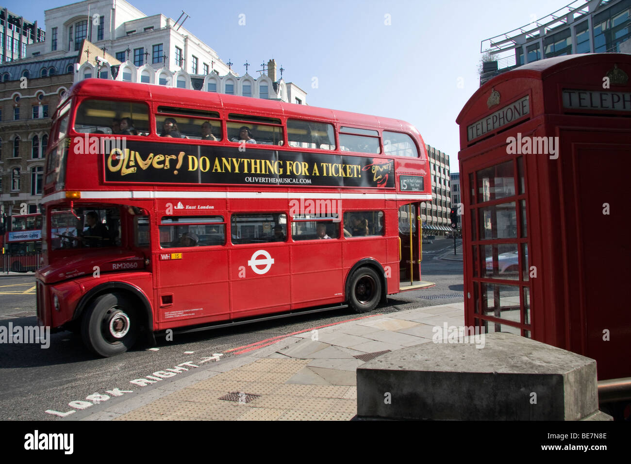London bus and telephone box Stock Photo - Alamy