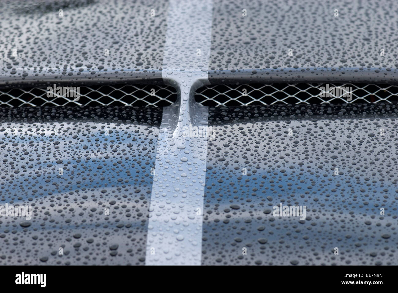 Raindrop patterns hi-res stock photography and images - Alamy