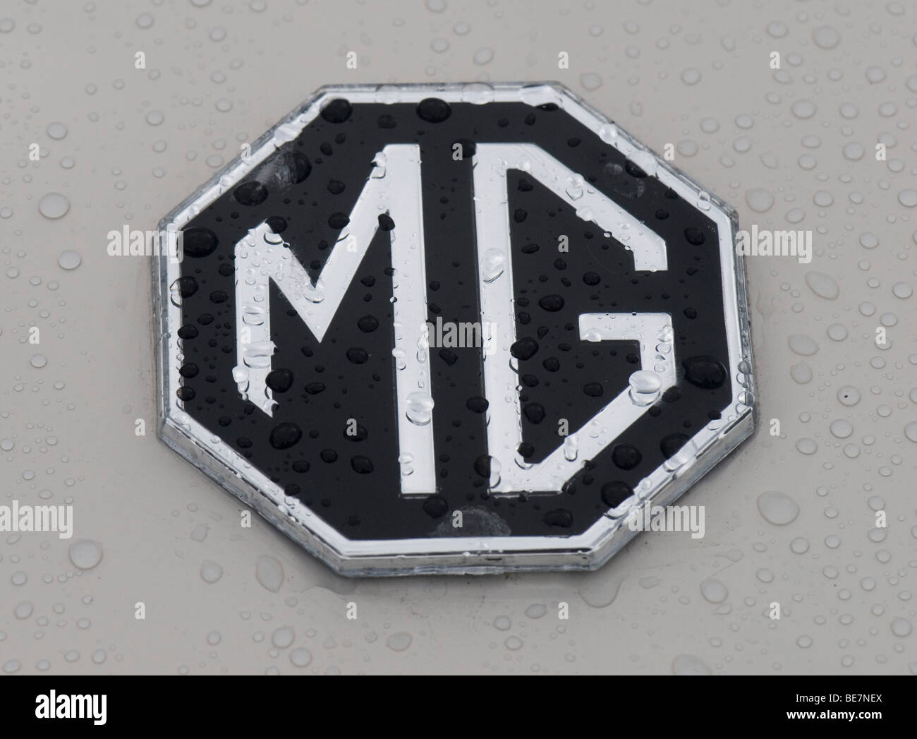 Classic car insignia hi-res stock photography and images - Alamy