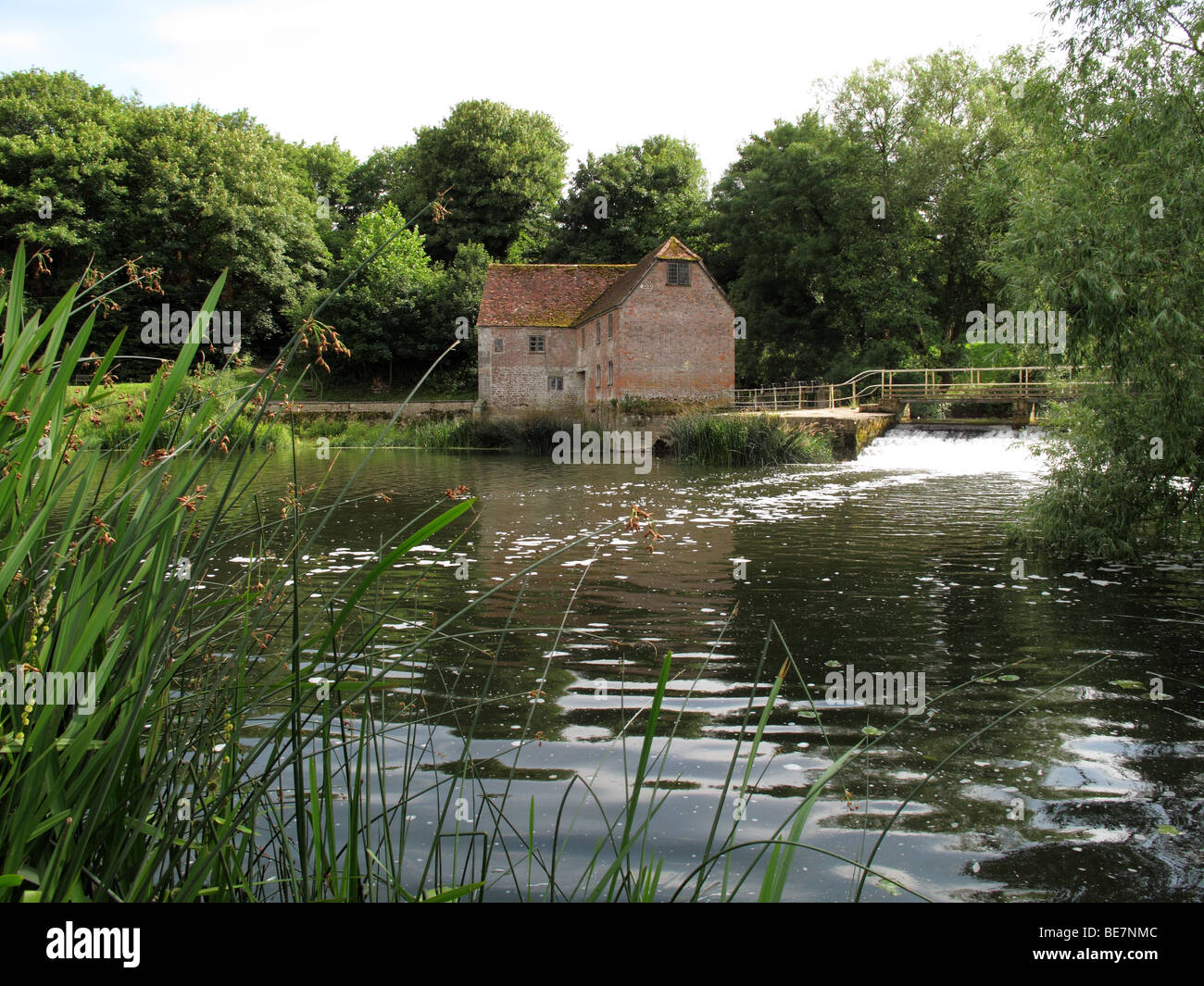 Sturminster Newton Mill pond Stock Photo - Alamy
