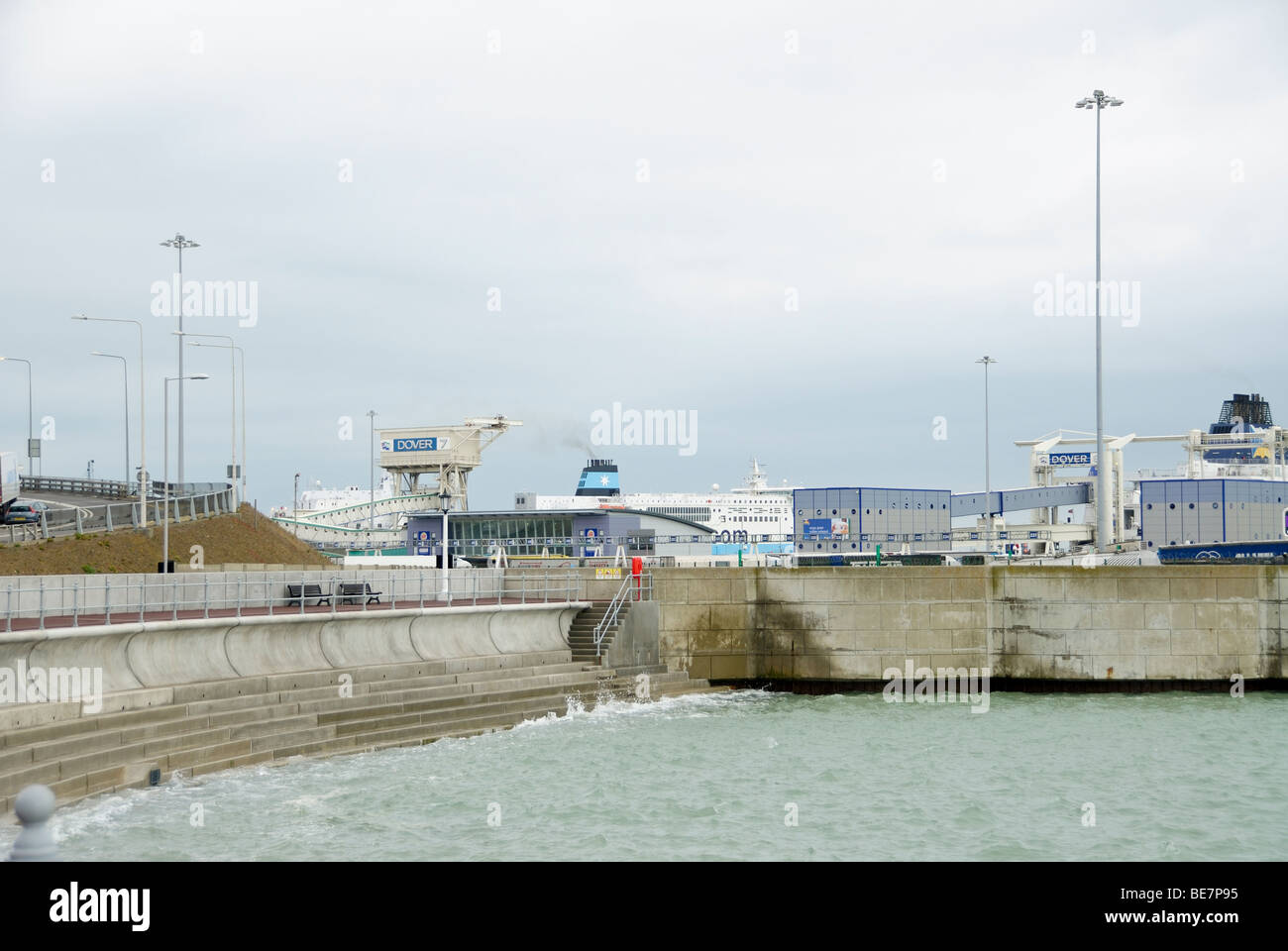 Dover docks hi-res stock photography and images - Alamy