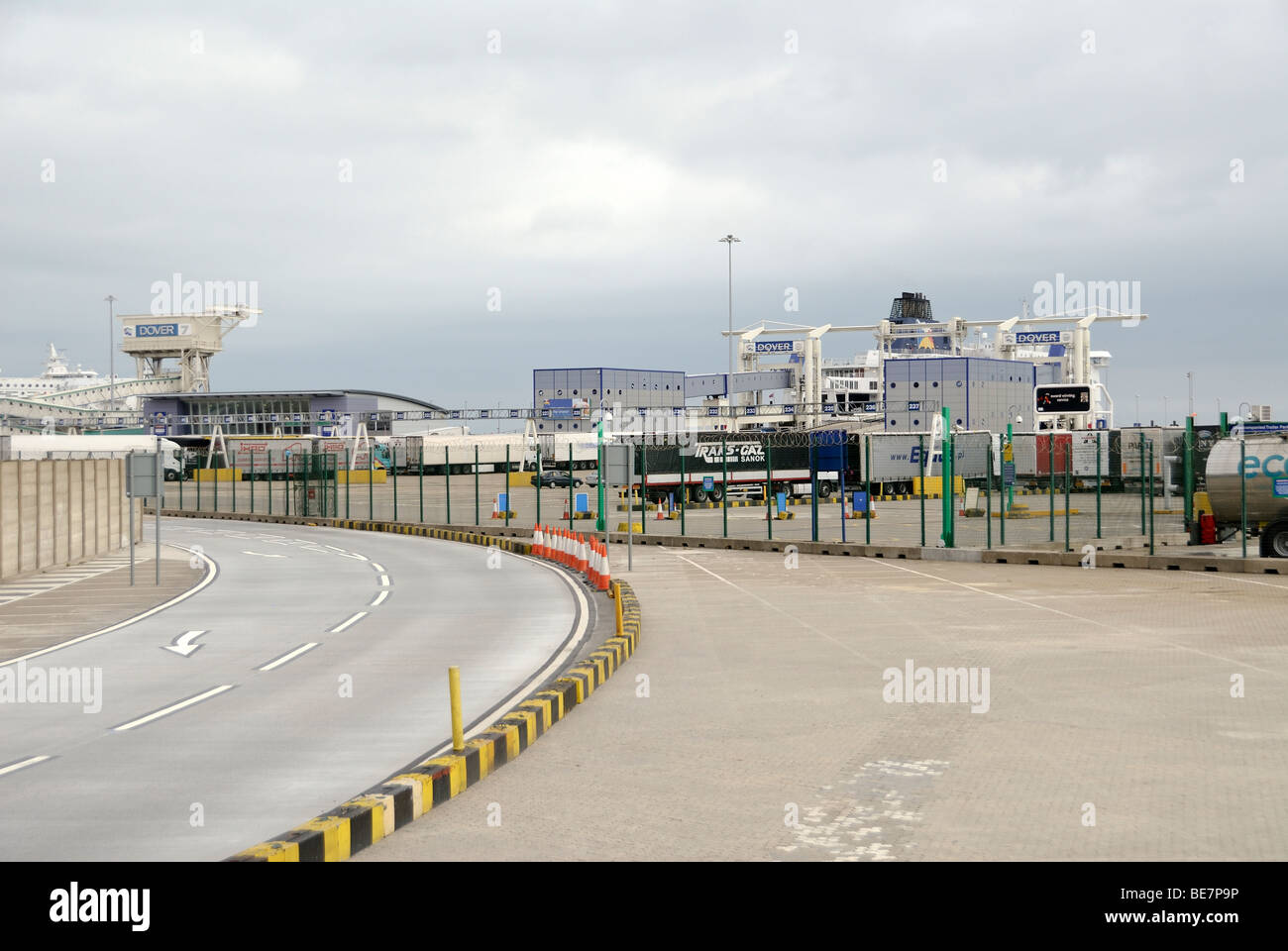 Port of dover and sign hi-res stock photography and images - Alamy