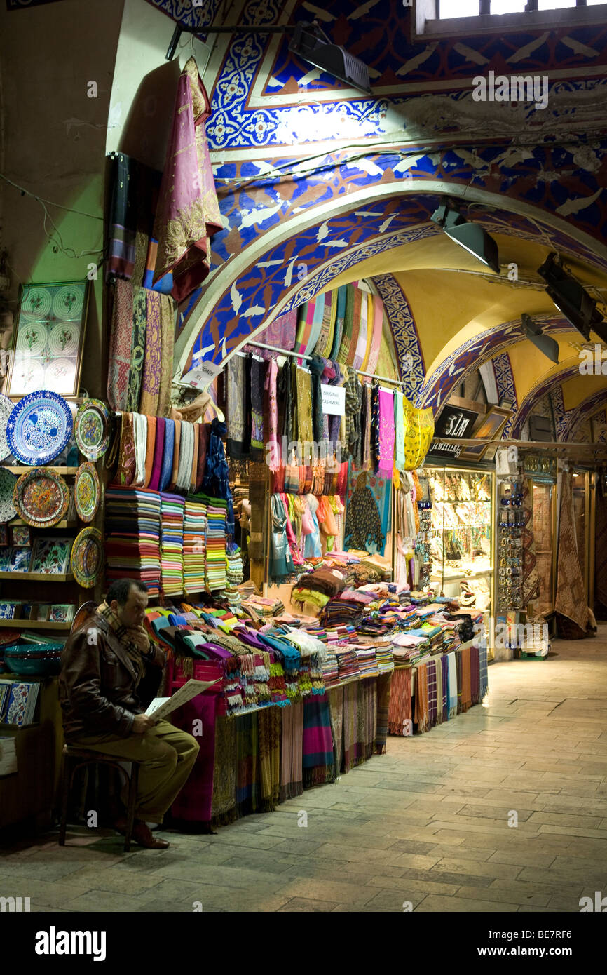 Cloth stall hi-res stock photography and images - Alamy