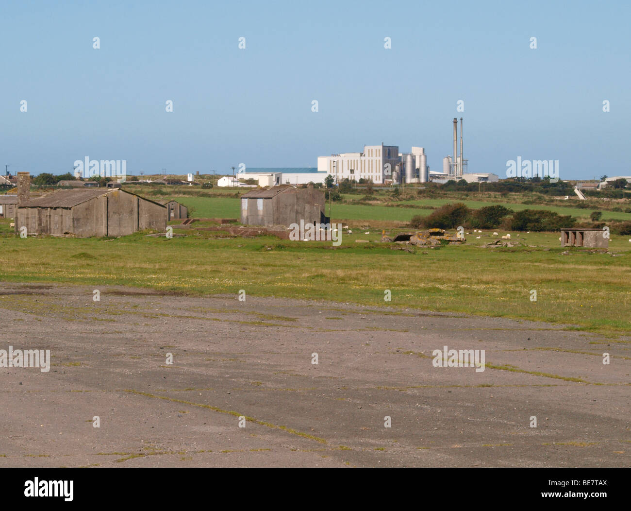 View over the derelict buildings on Davidstow Moor Airfield to ...