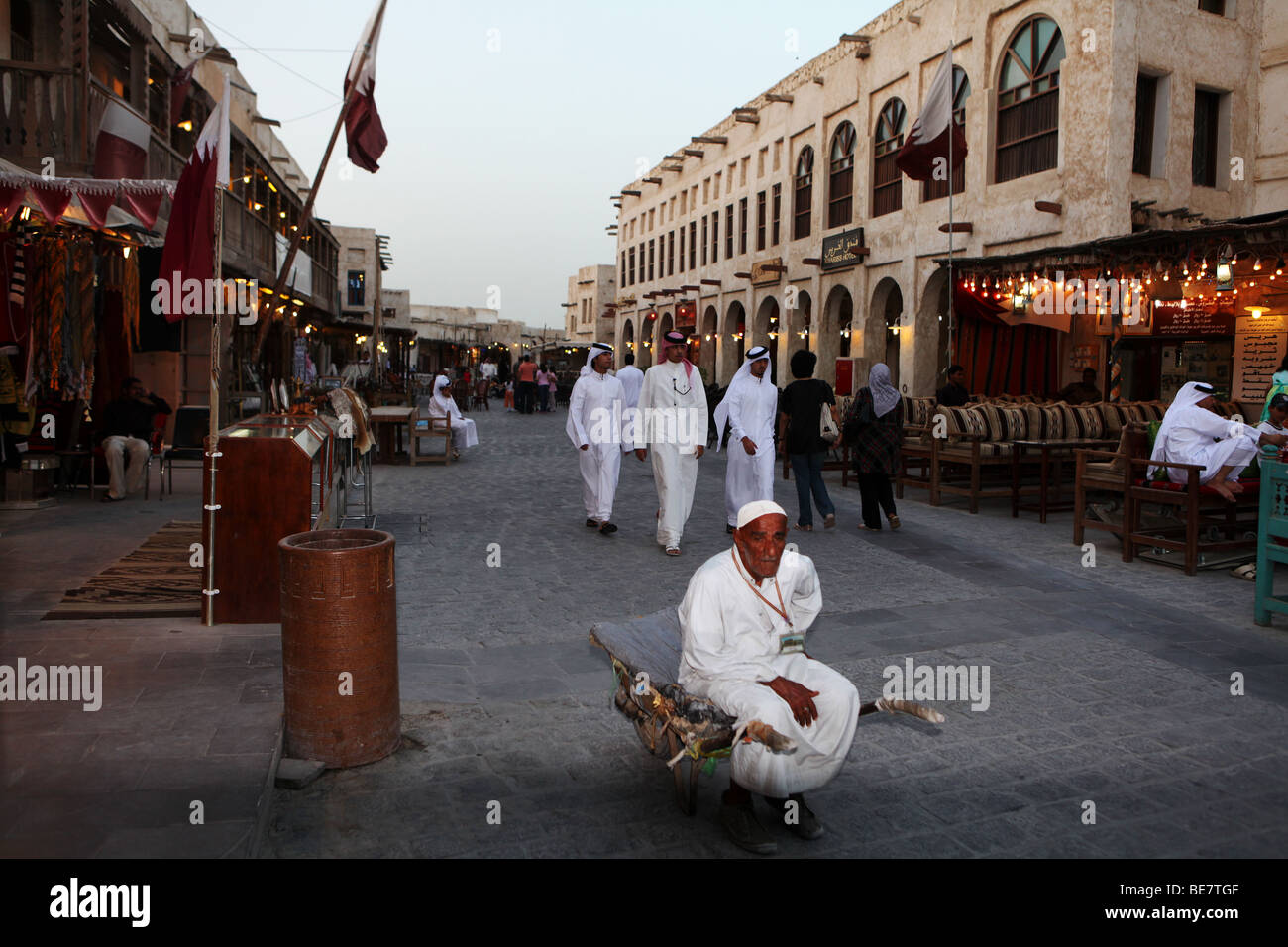 Qatari men hi-res stock photography and images - Alamy