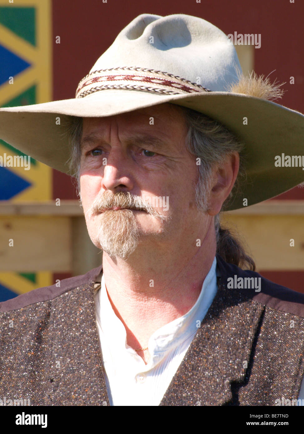 Old man cowboy hat hi-res stock photography and images - Alamy