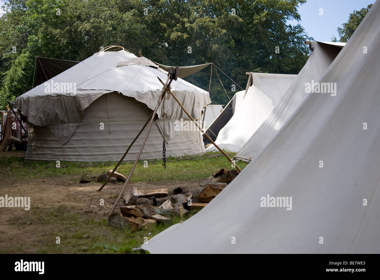 Army camp middle ages hi-res stock photography and images - Alamy