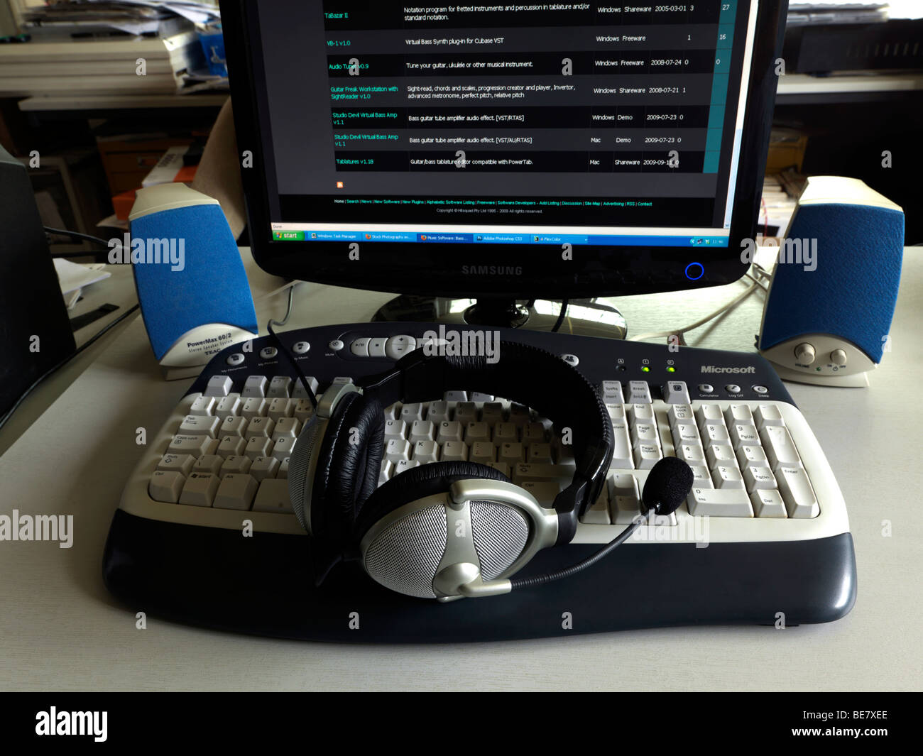 Keyboard speakers hi-res stock photography and images - Alamy