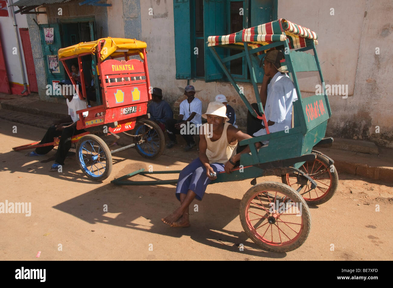 Pousse pousse drivers High Resolution Stock Photography and Images - Alamy