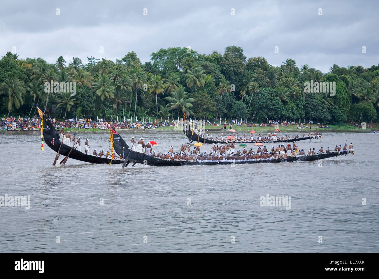 Snakeboat hi-res stock photography and images - Alamy
