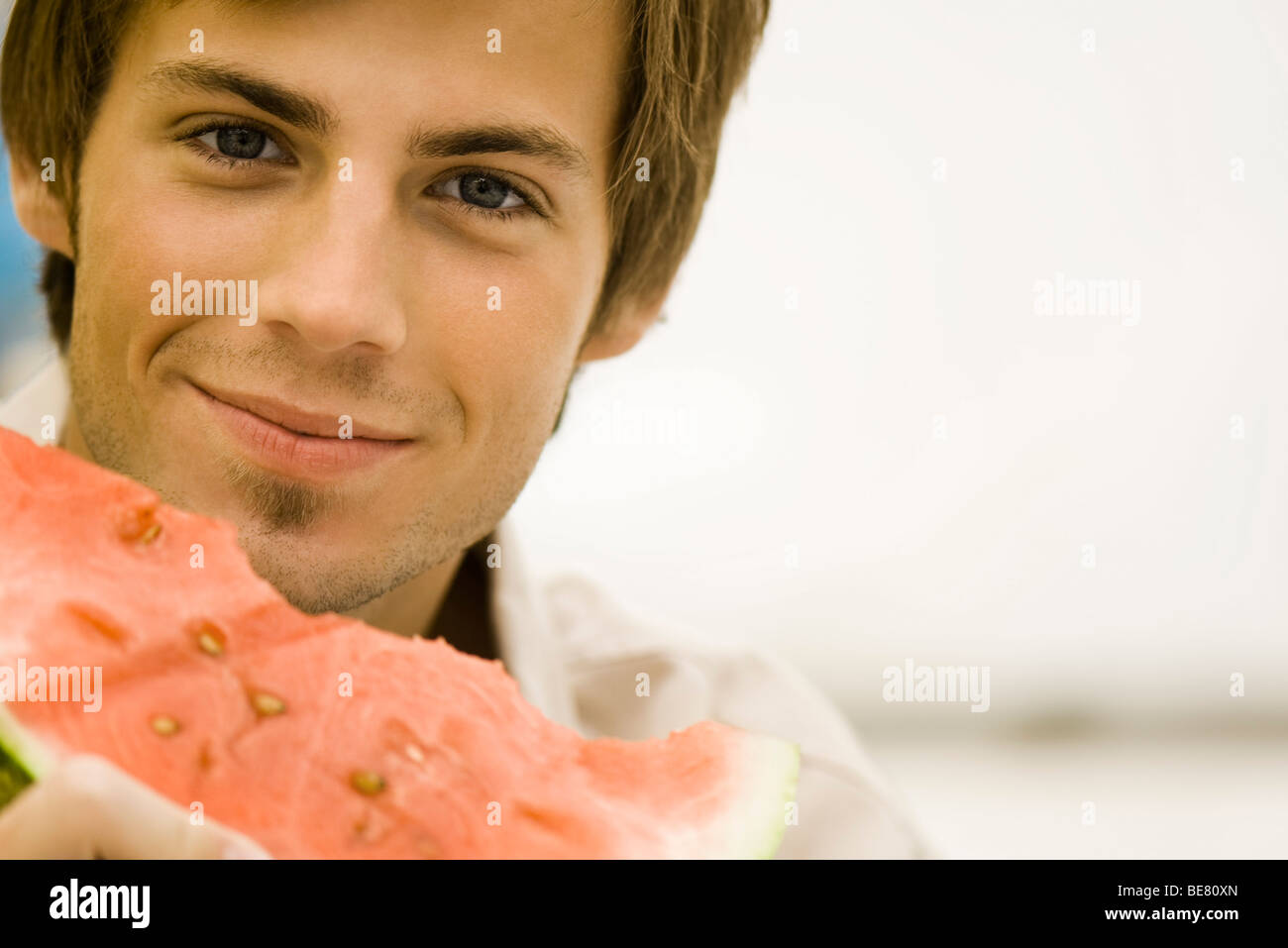 Man holding slice of watermelon Stock Photo - Alamy