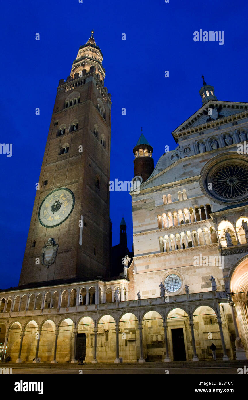 Cathedral of Cremona, bell tower, Torazzo, and town square at night ...
