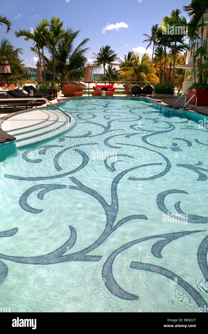 The pool of the Victor Hotel in the sunlight, Ocean Drive, South Beach ...