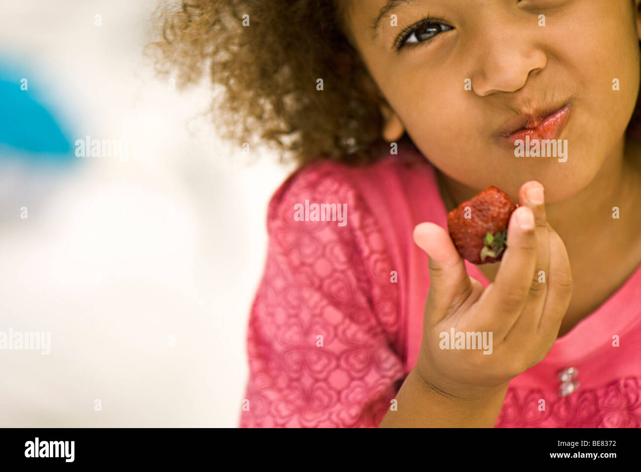 Little girl eating strawberry Stock Photo - Alamy