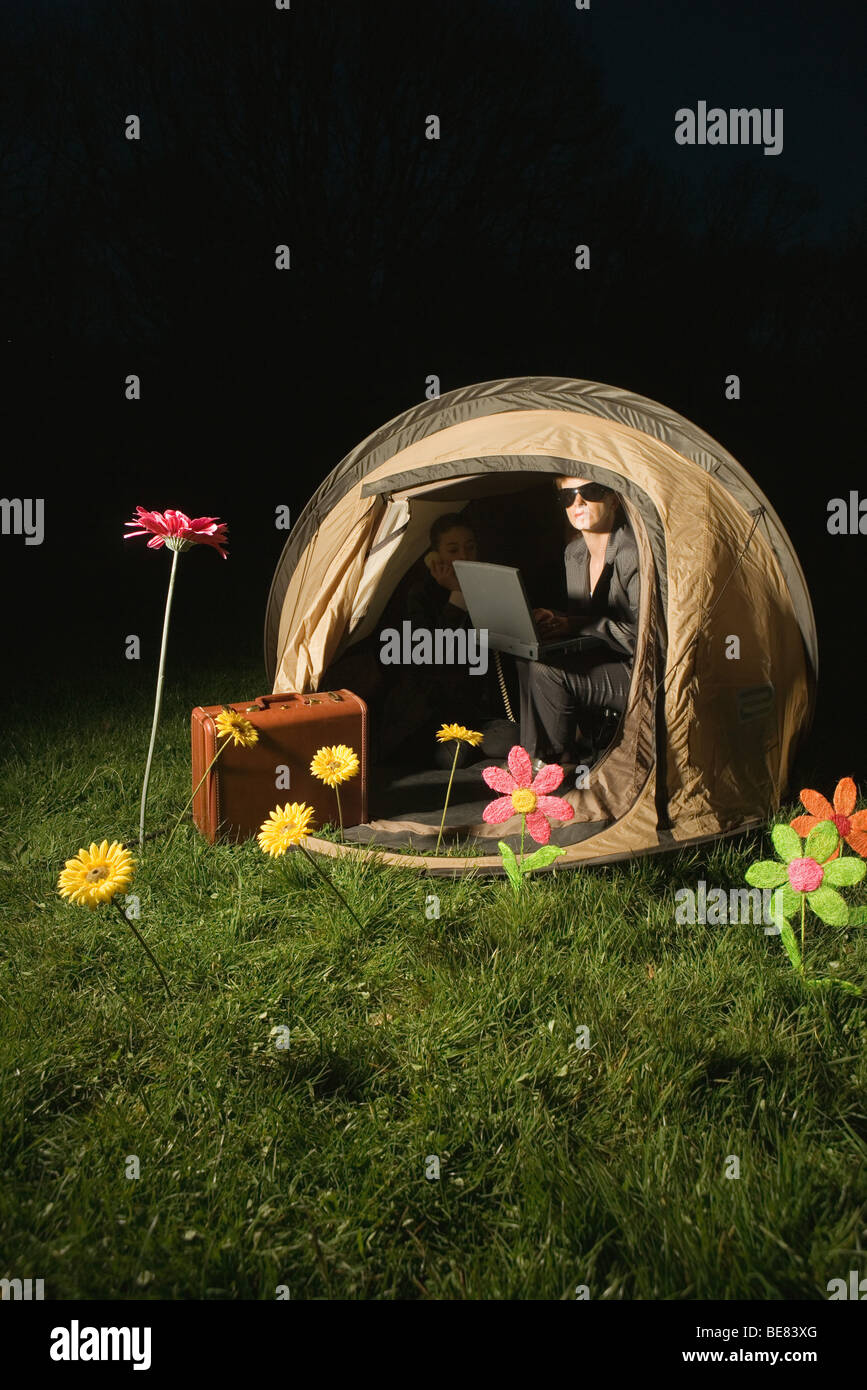 14 15 using laptops hi-res stock photography and images - Alamy