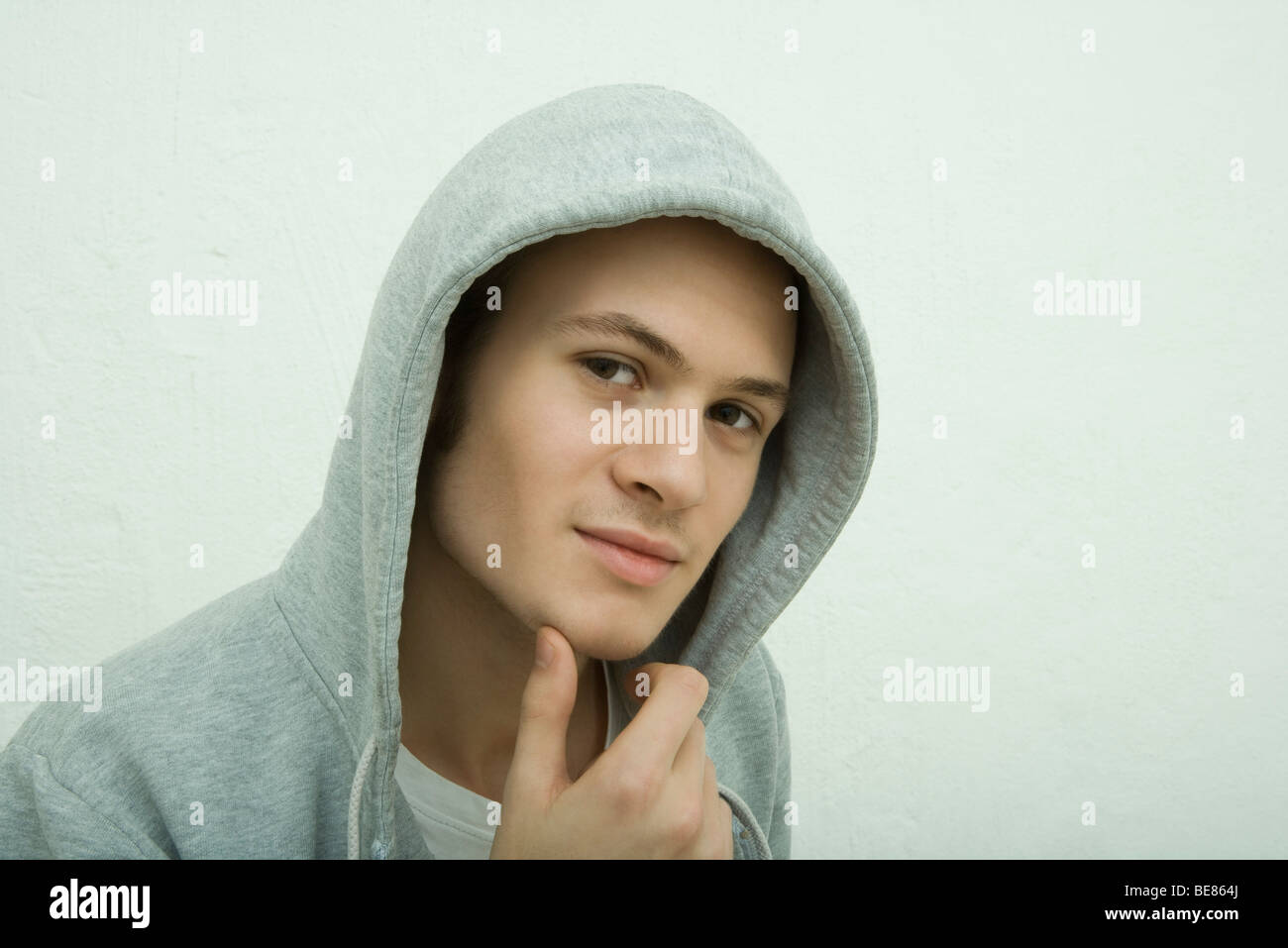 Men wearing hoods hi-res stock photography and images - Alamy