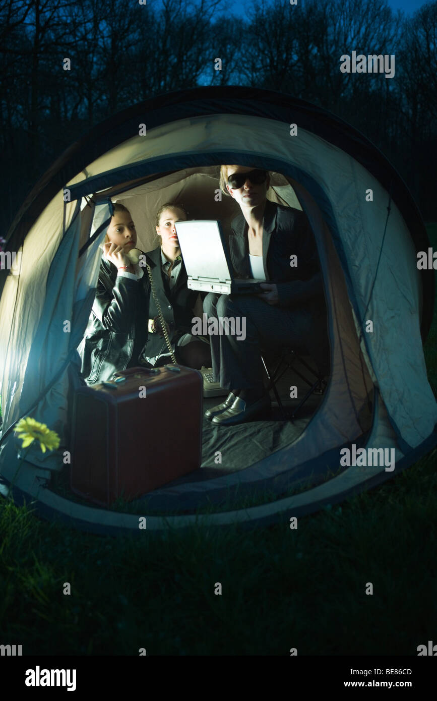 Girls inside tent night hi-res stock photography and images - Alamy