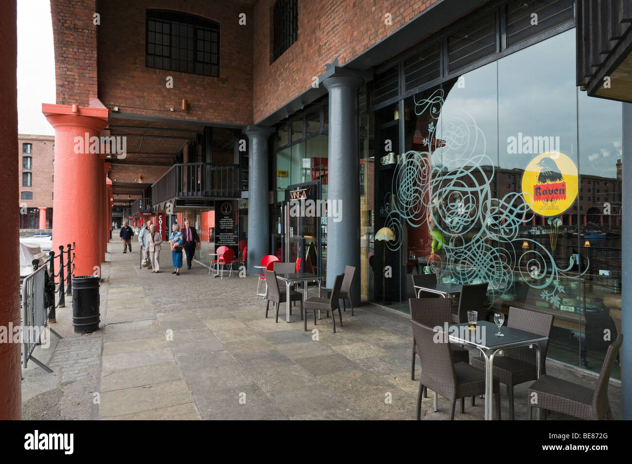Liverpool albert dock cafe hi-res stock photography and images - Alamy