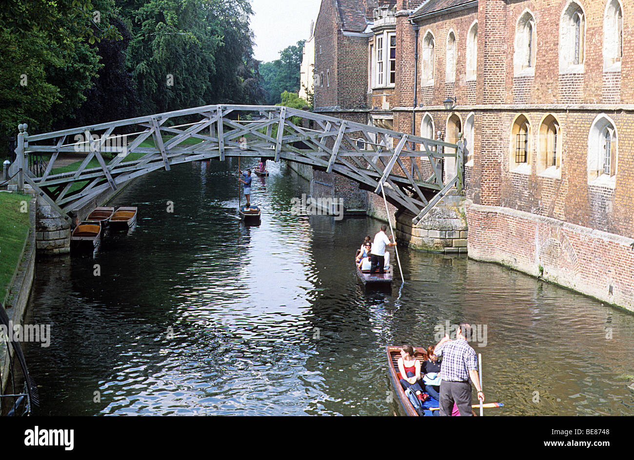 Cambridge, The Backs & Mathematical Bridge, Queens' College & punts ...