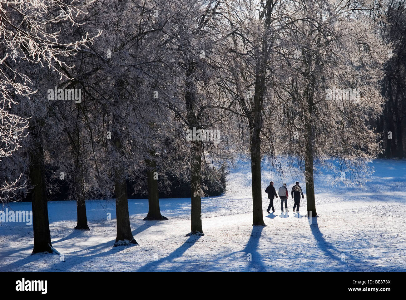 Drie mensen hi-res stock photography and images - Alamy