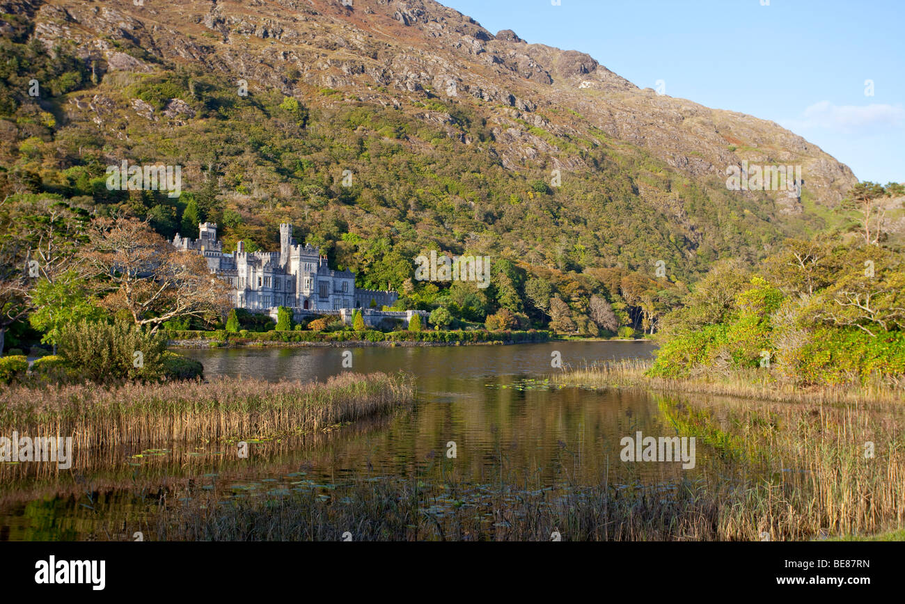 Kylemore Abbey on the banks of Lough Kylemore Stock Photo - Alamy