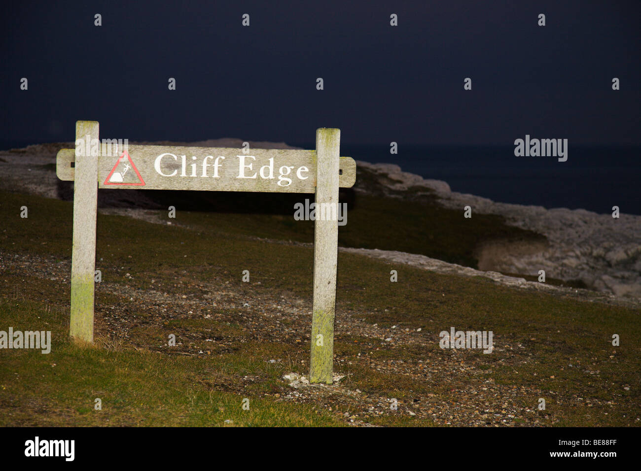 Cliff edge danger sign hi-res stock photography and images - Alamy