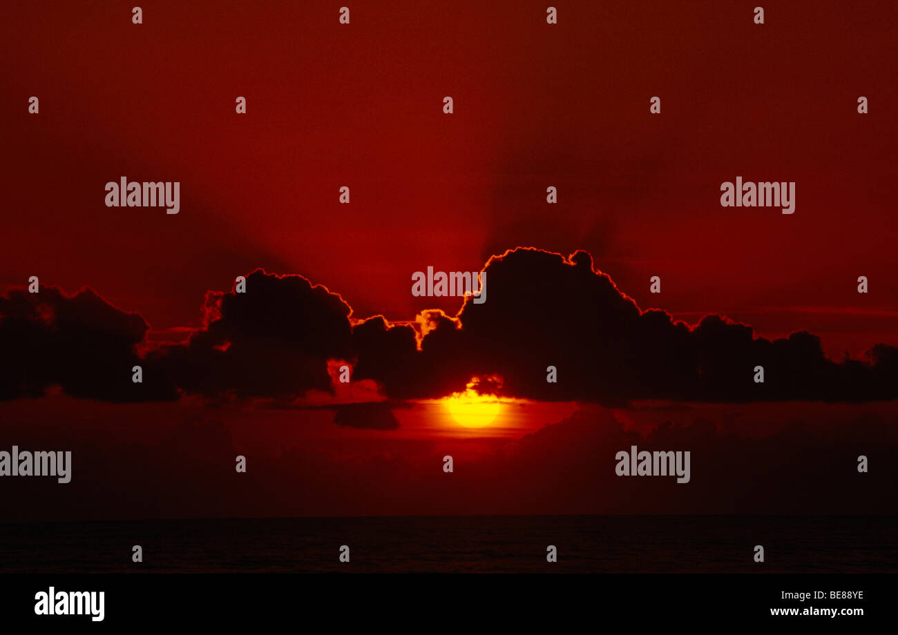 WEATHER Climate Clouds Red Sunset Stock Photo - Alamy