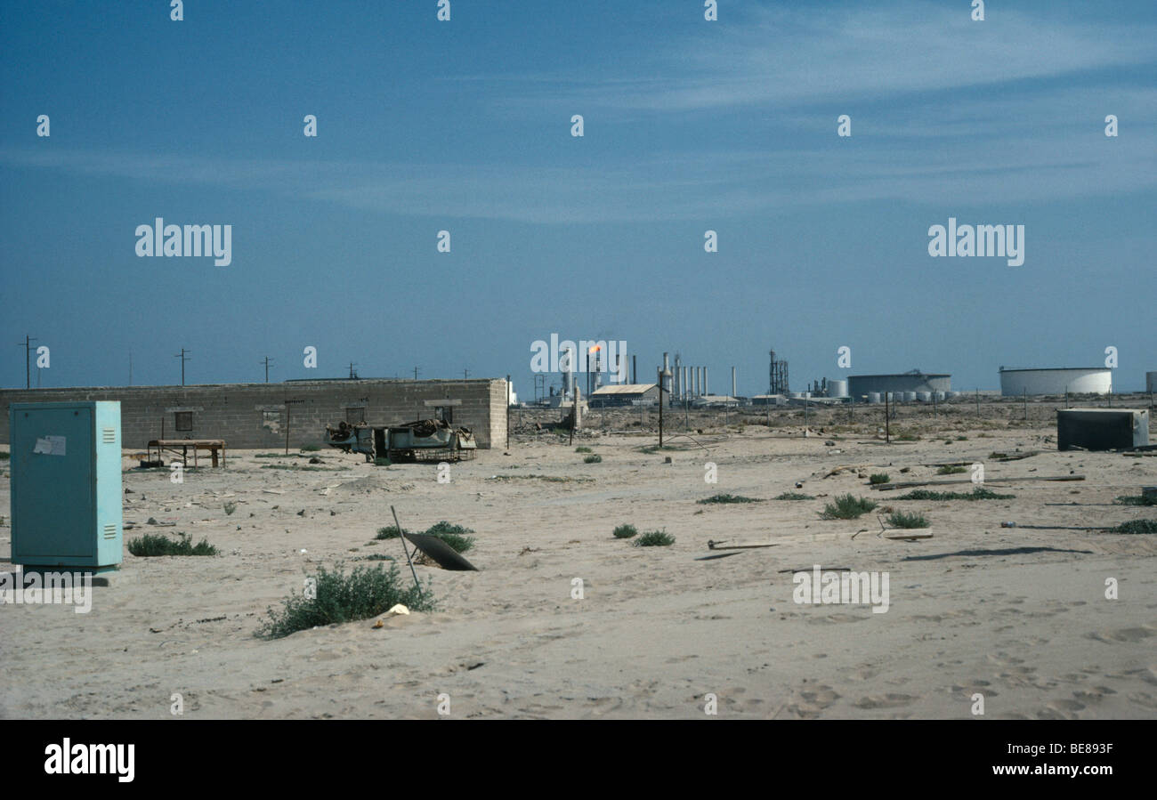 KUWAIT Middle East Gulf State Al Zoor Oil Refinery Stock Photo - Alamy