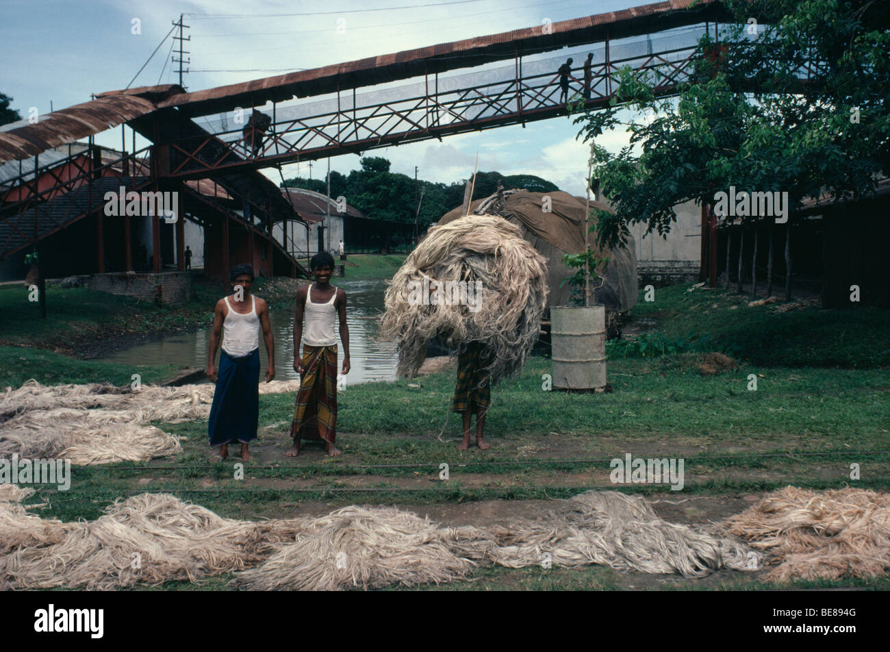 Jute factory workers hi-res stock photography and images - Alamy