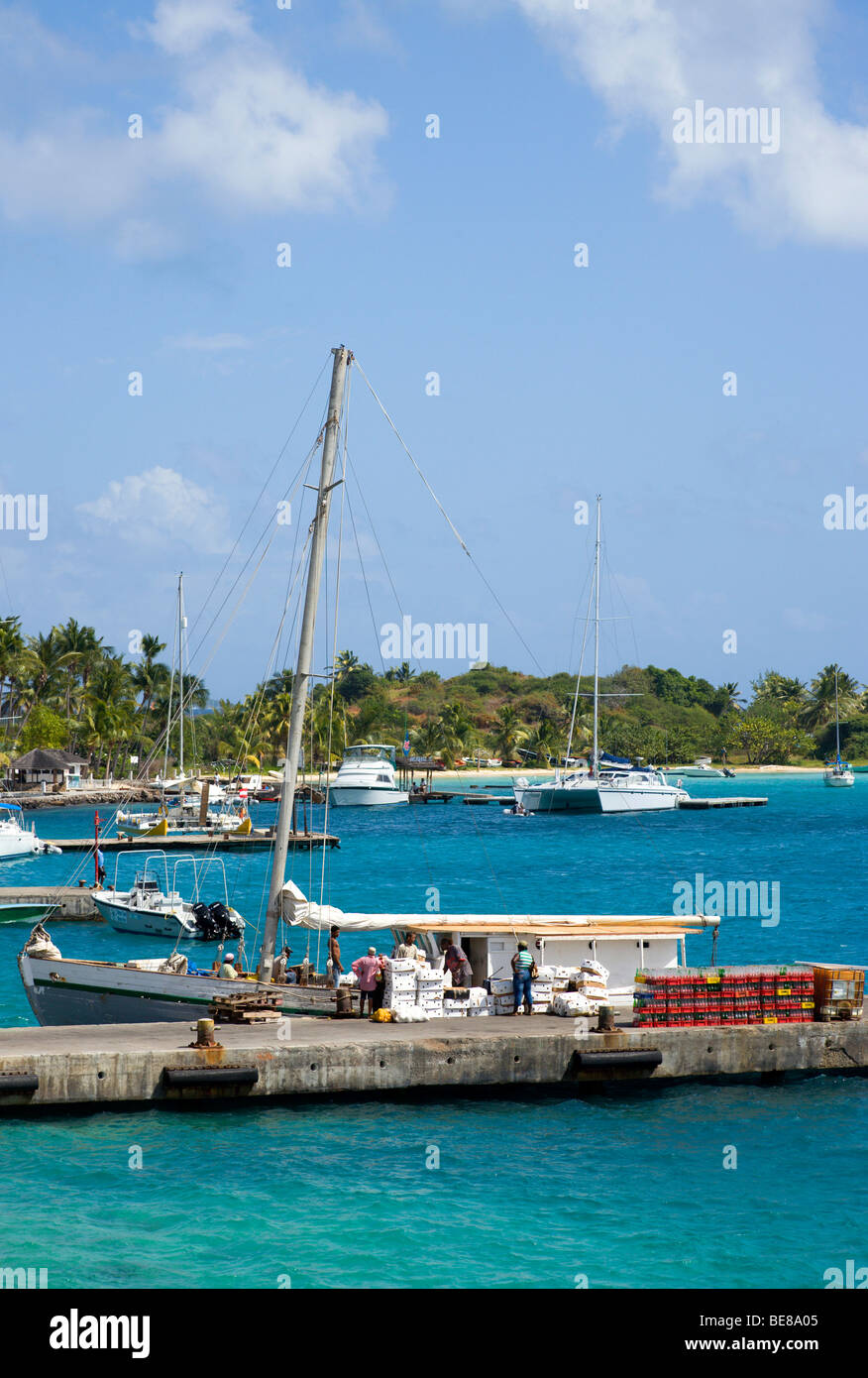 WEST INDIES Caribbean St Vincent & The Grenadines Union Island Clifton ...