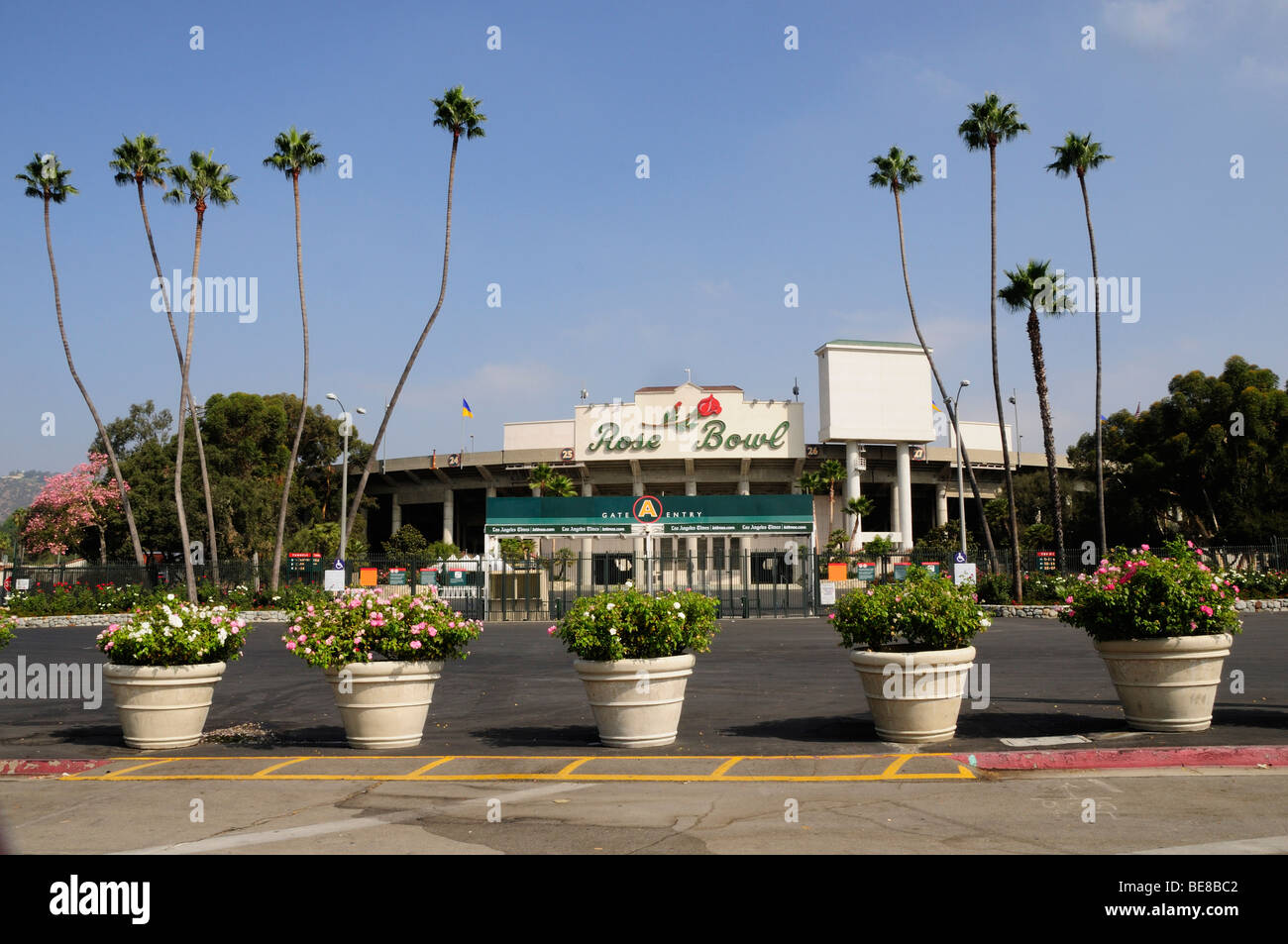 Rose bowl stadium architecture hi-res stock photography and images - Alamy