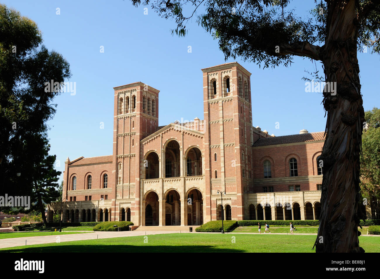 View of the quad with of royce hall ucla westwood hi-res stock ...