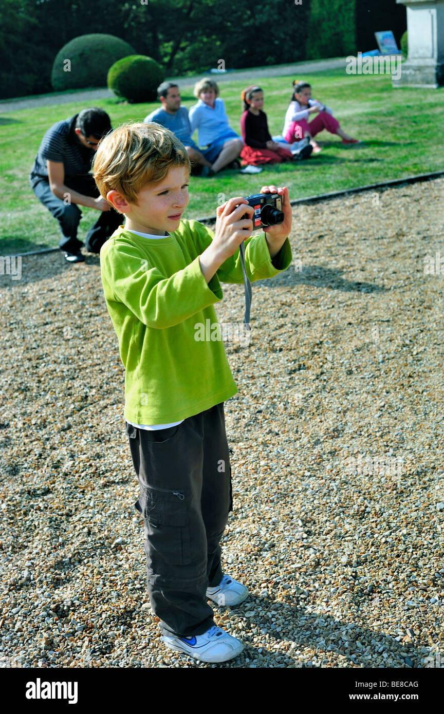 Kids taking photos hi-res stock photography and images - Alamy