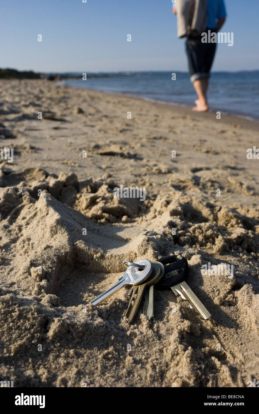 Bunch of keys lying on the sand (beach Stock Photo - Alamy