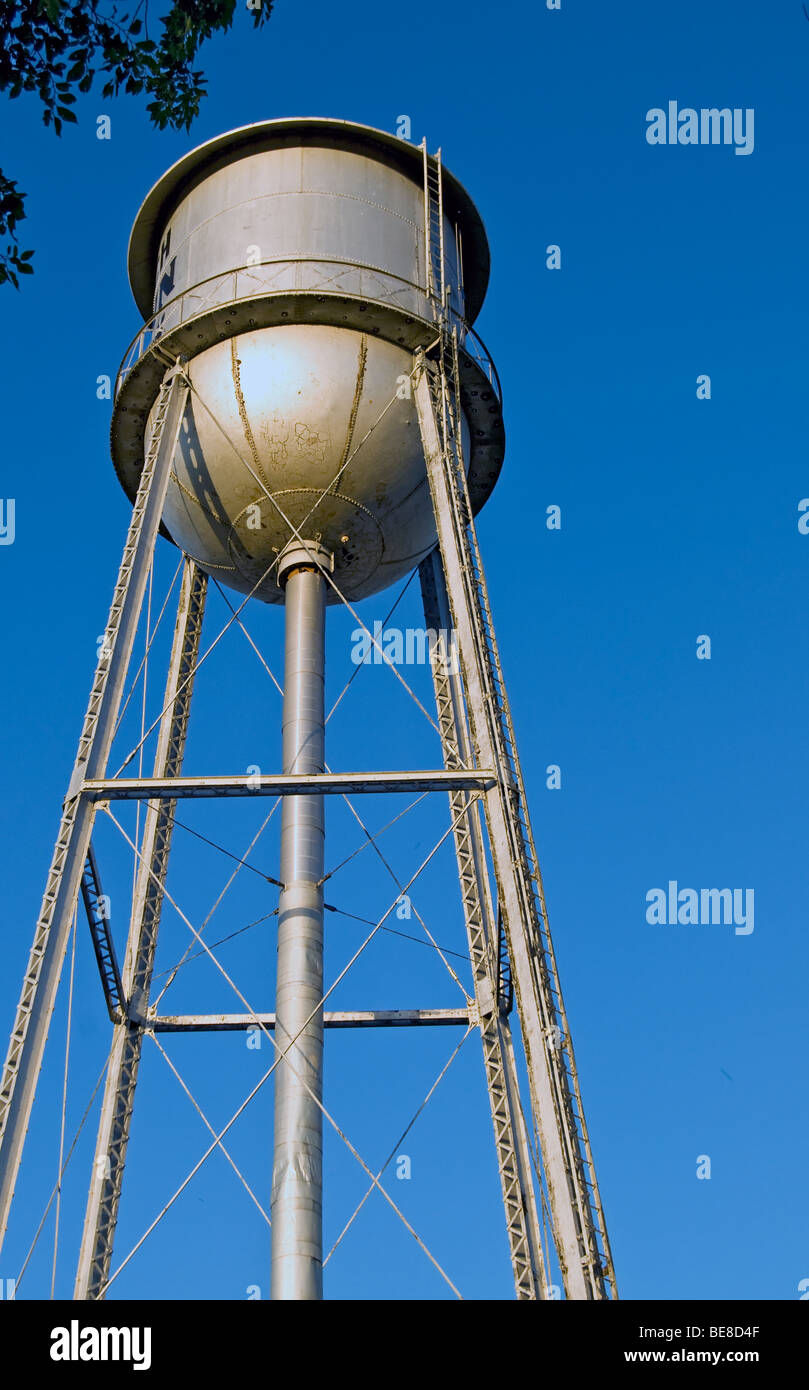 Tall white water tower hi-res stock photography and images - Alamy