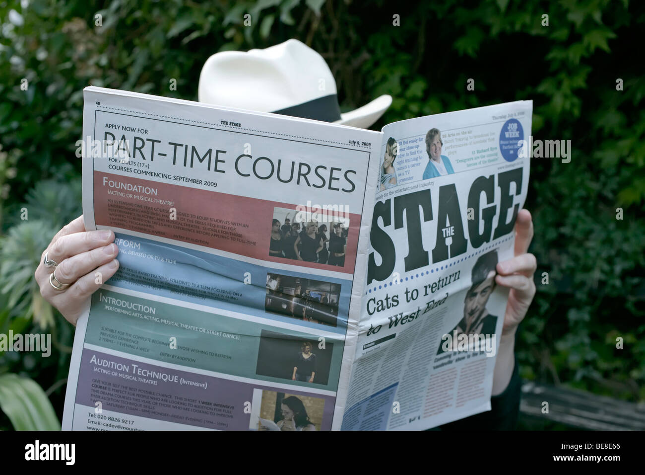 Newspaper reading no face hi-res stock photography and images - Alamy