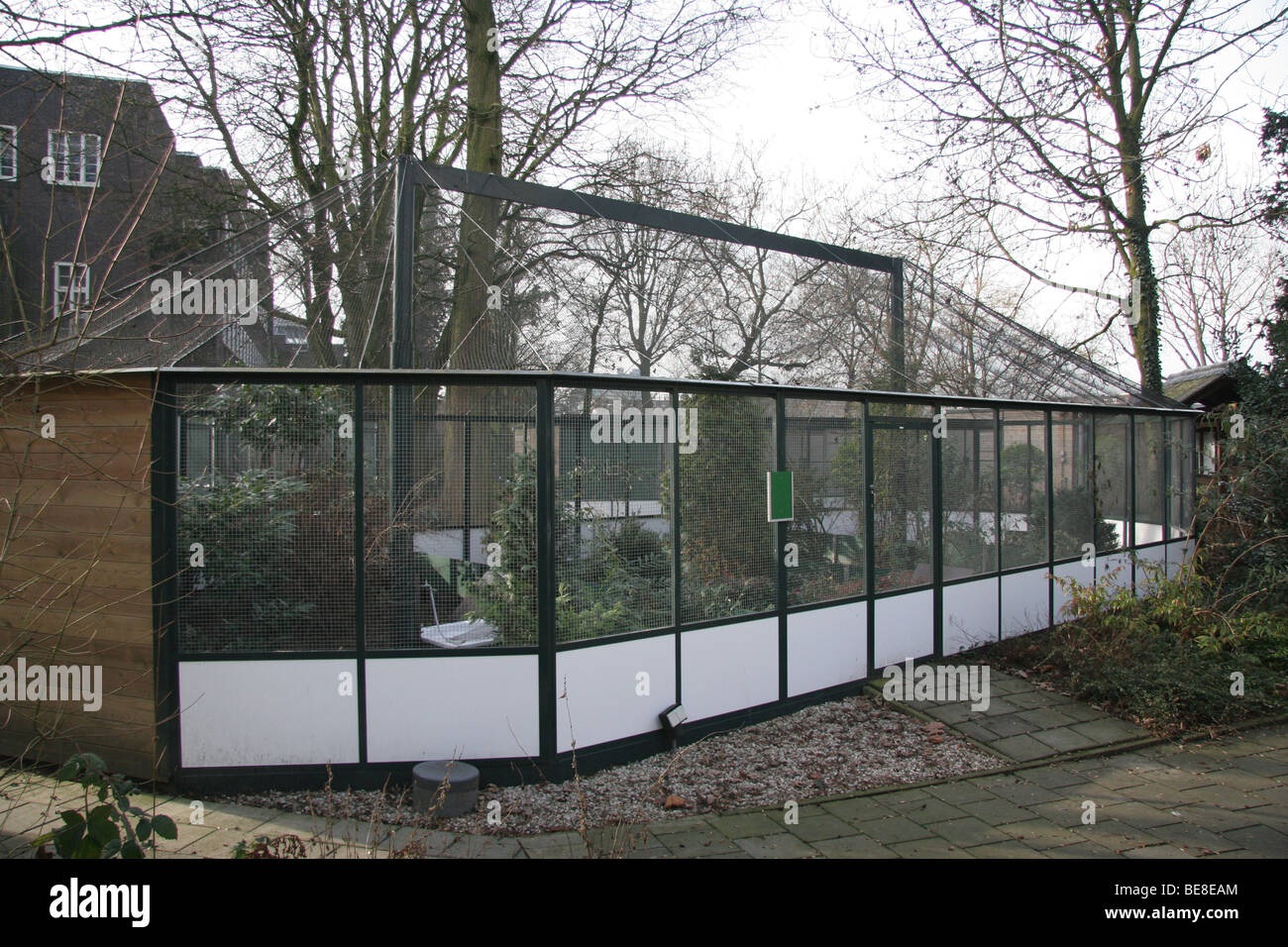 Voliere cage hi-res stock photography and images - Alamy