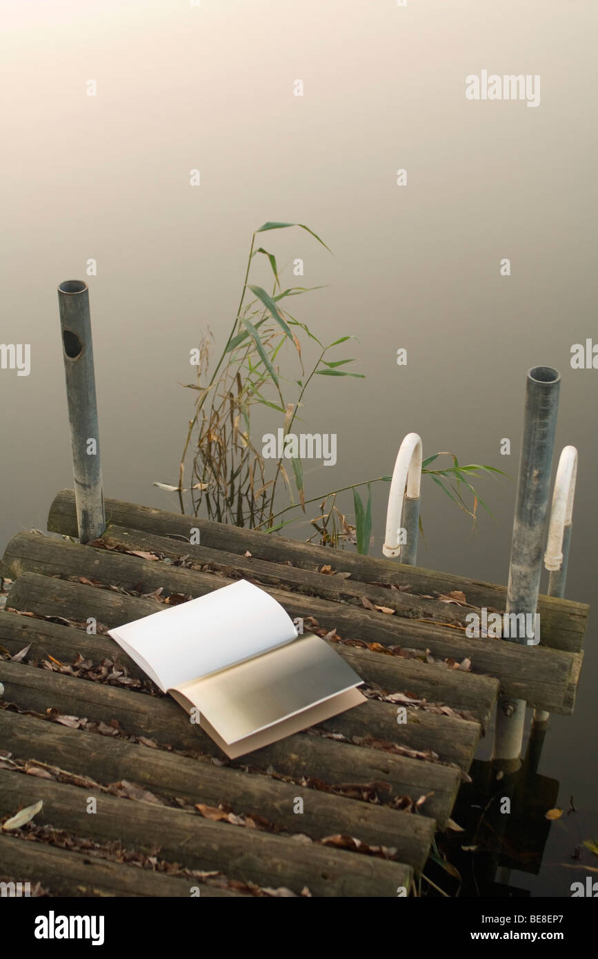 Open book left hi-res stock photography and images - Alamy