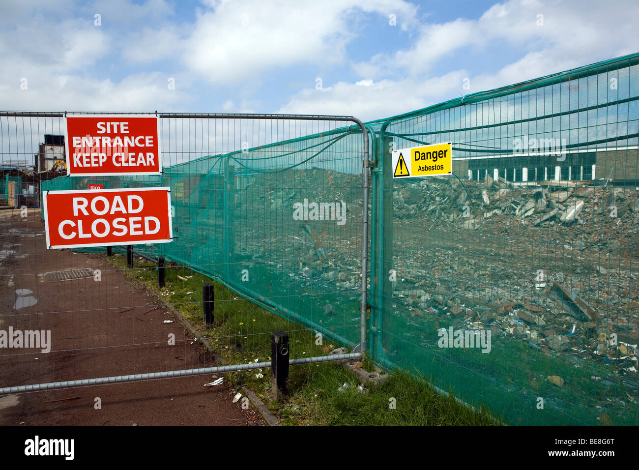 Demolition sign hi-res stock photography and images - Alamy