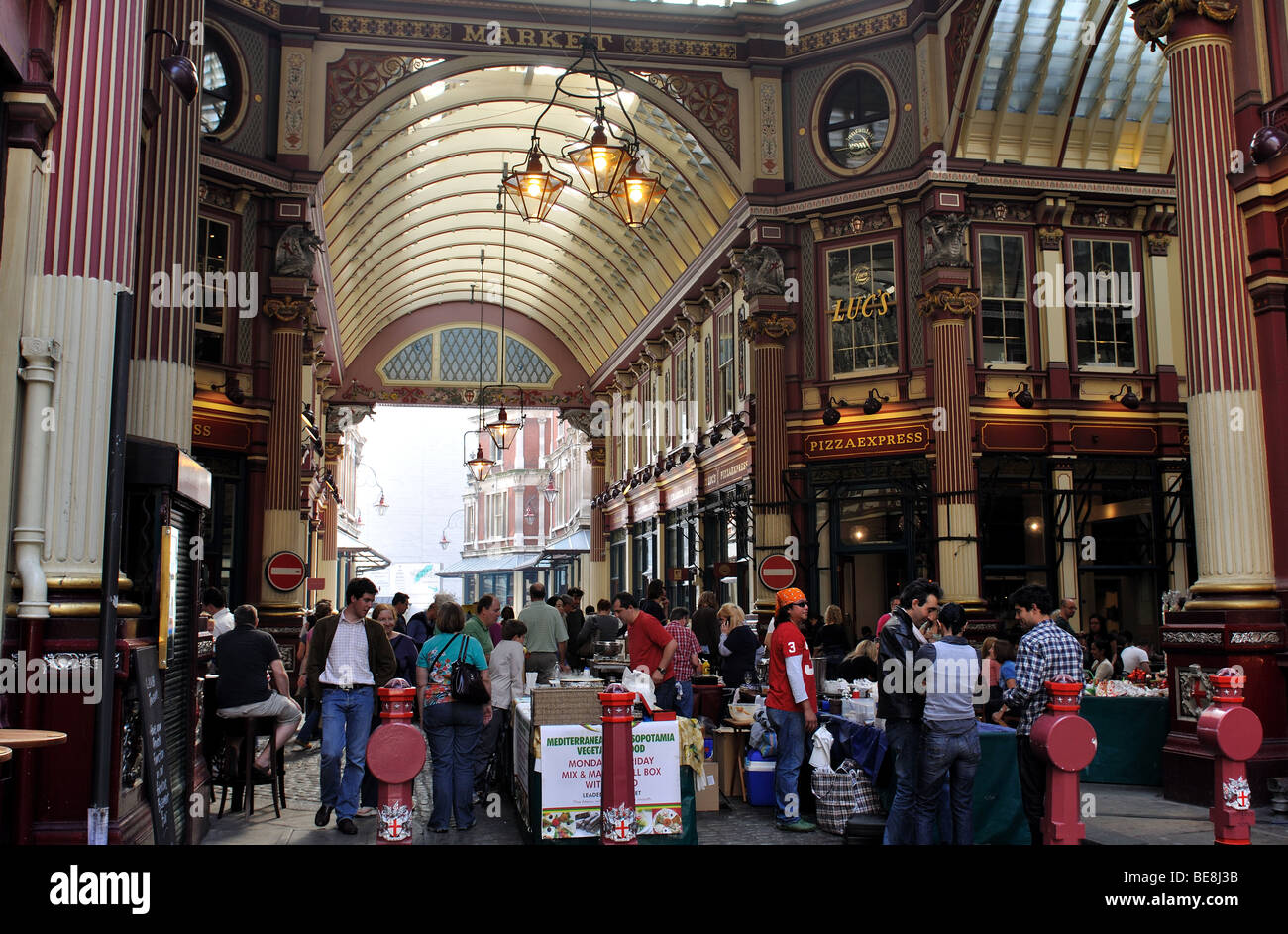 Buildings and markets hi-res stock photography and images - Alamy