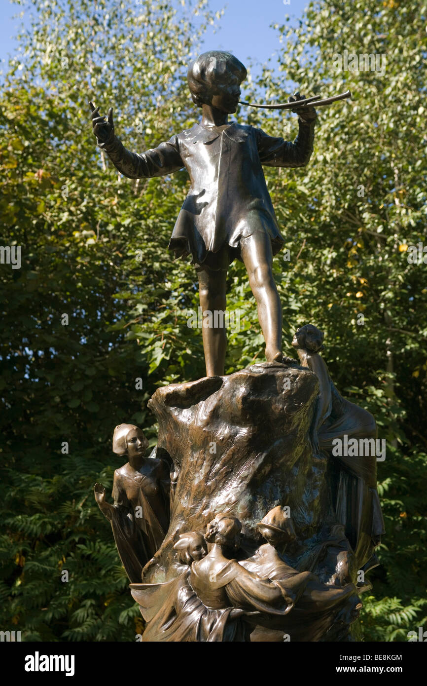Peter pan statue hi-res stock photography and images - Alamy