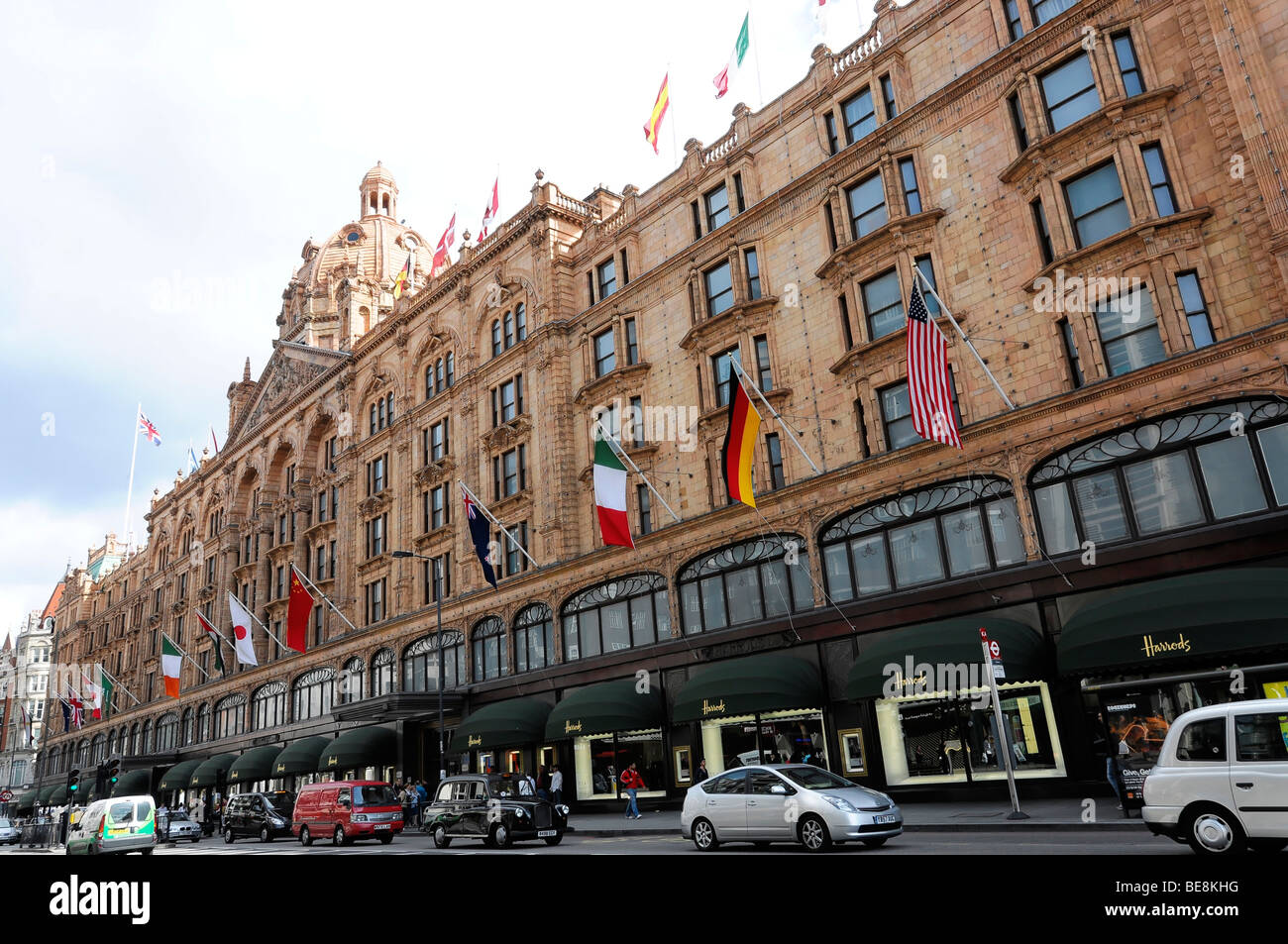 Harrods tag hi-res stock photography and images - Alamy
