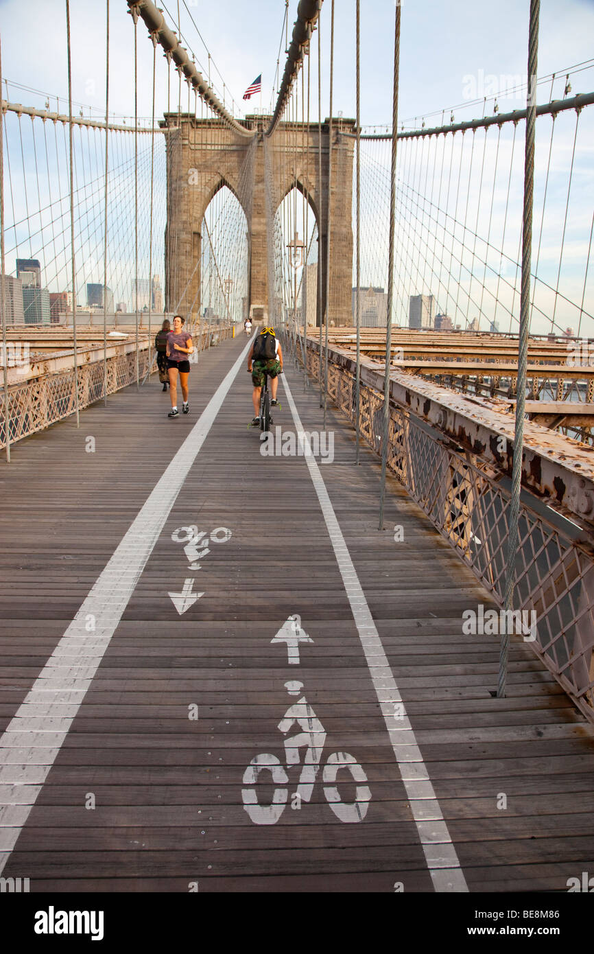 Bicycle Lane on the Brooklyn Bridge in New York City Stock Photo - Alamy