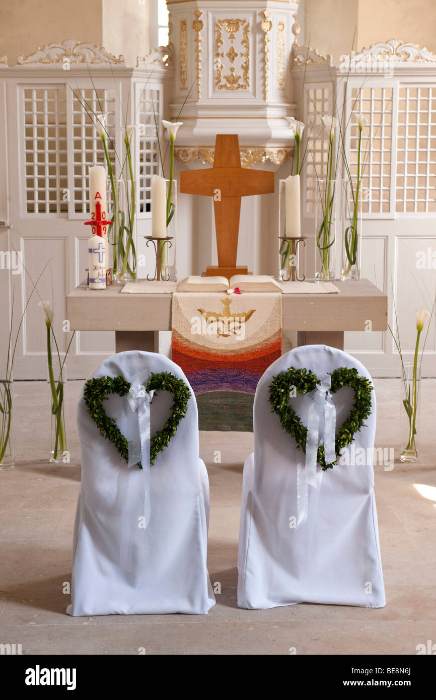 Church wedding interior hi-res stock photography and images - Alamy
