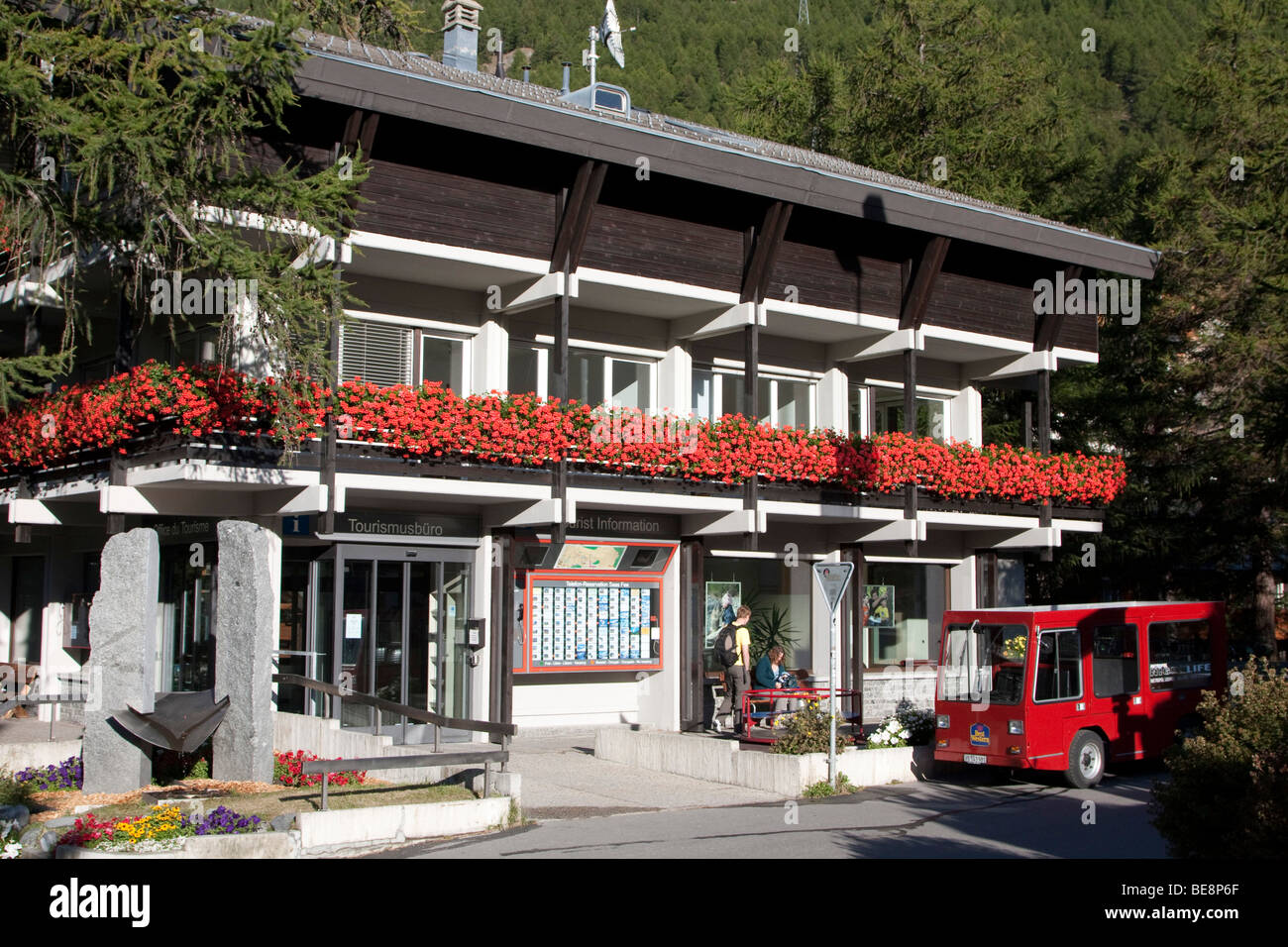 Saas fee switzerland chalet village hi-res stock photography and images ...