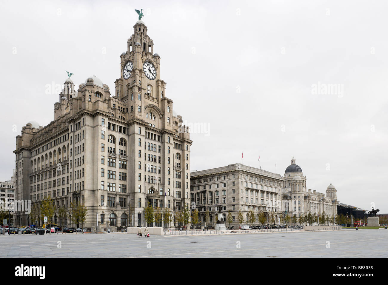 Royal liver building cunard and port of liverpool buildings pier hi-res ...
