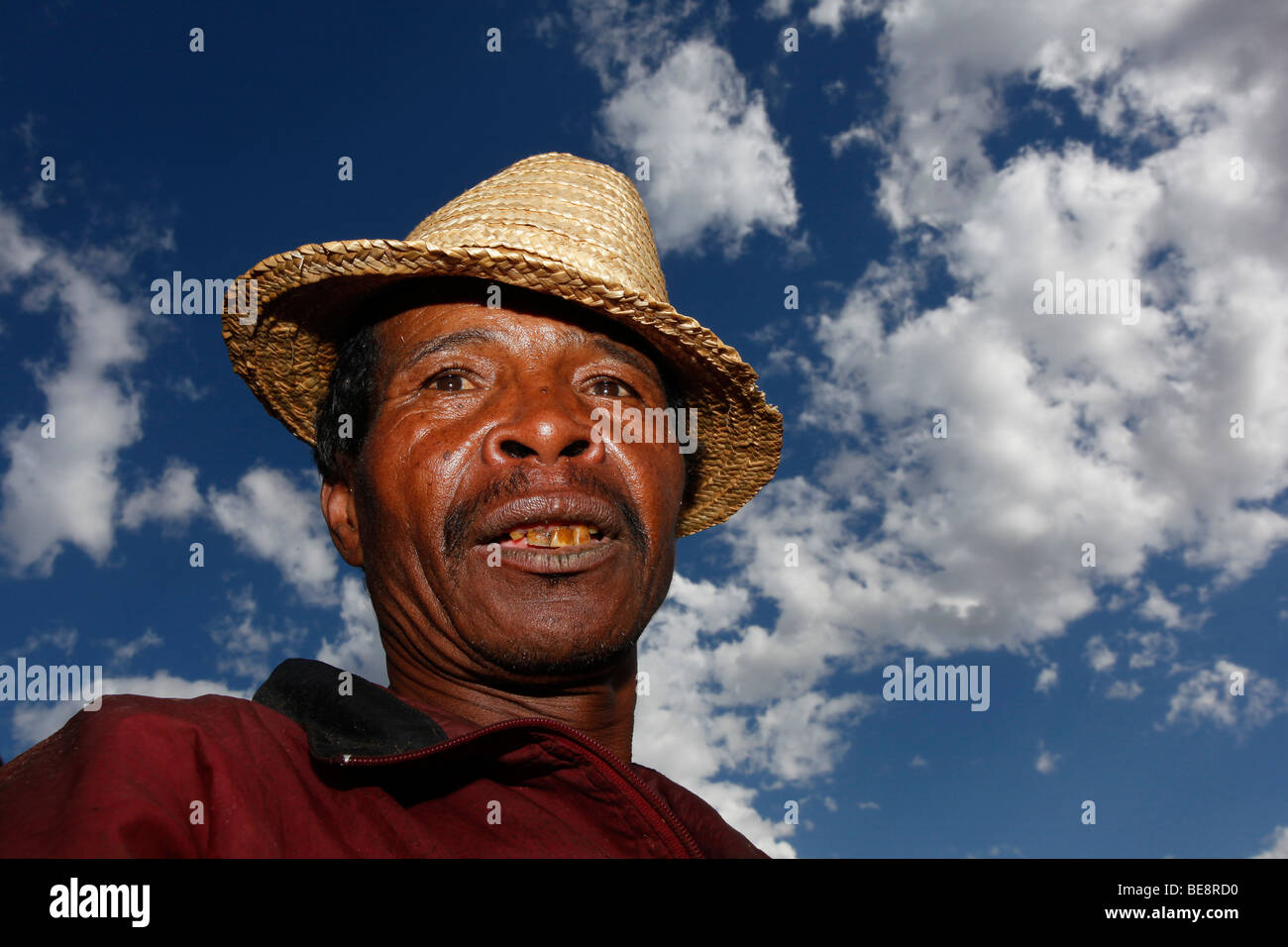 Old black man wearing straw hi-res stock photography and images - Alamy