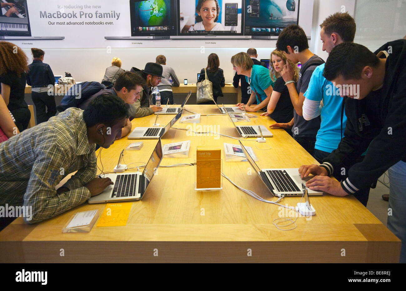 Apple Store Uk Stock Photos & Apple Store Uk Stock Images - Alamy