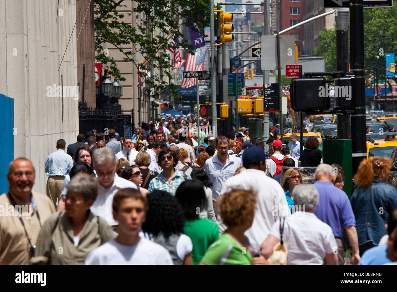 Busy sidewalk in downtown Manhattan in New York City Stock Photo - Alamy